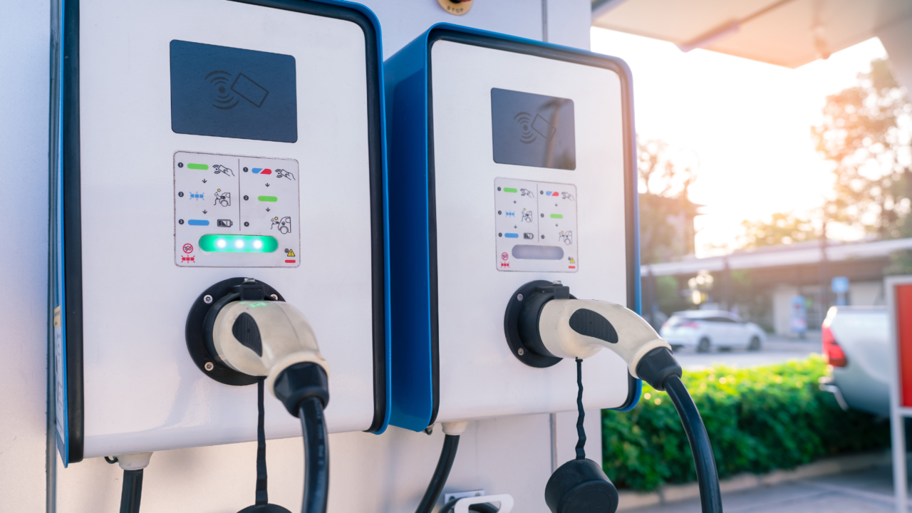 How do EV Charging Stations Work ? Quick Guide - TechReviewly